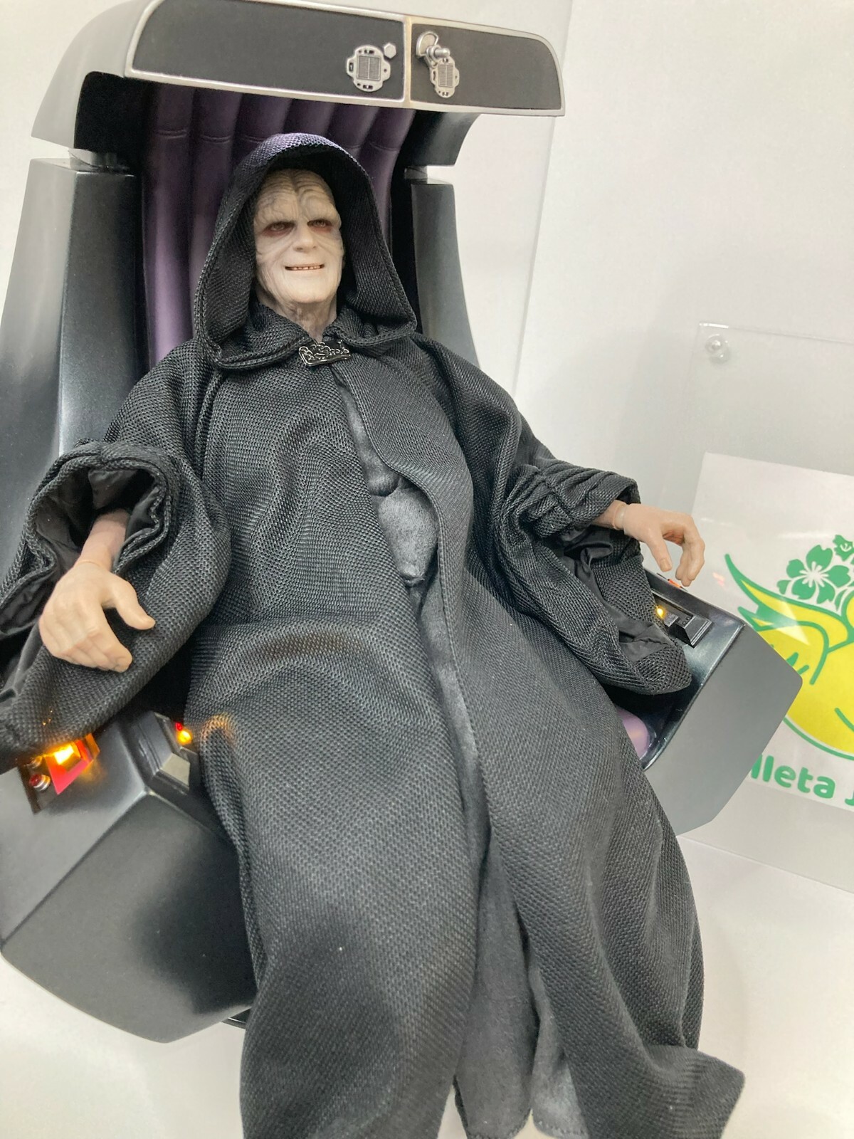 STAR WARS Emperor Palpatine Deluxe 1/6 scale Figure Hot Toys STAR WARS Emperor Palpatine Deluxe 1/6 scale Figure Hot Toys