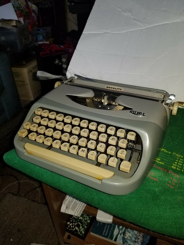 1961 Royal Royalite on the Typewriter Database