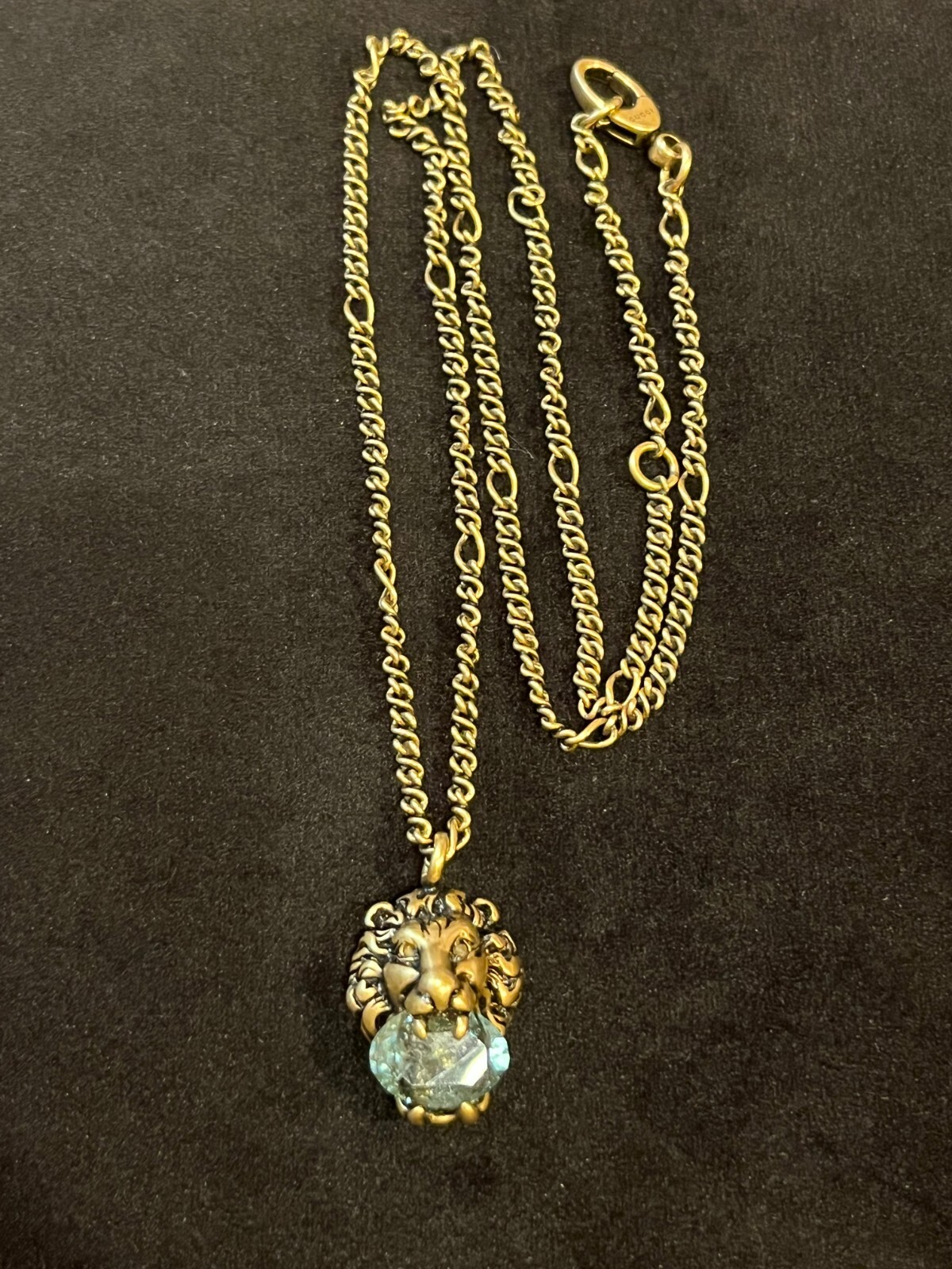 Gucci white gold lion head necklace store