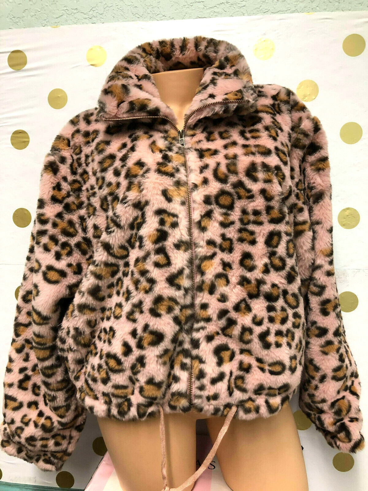 Victoria's Secret PINK Know One Cares Pink Leopard Faux Fur Victoria's Secret PINK Know One Cares Pink Leopard Faux Fur