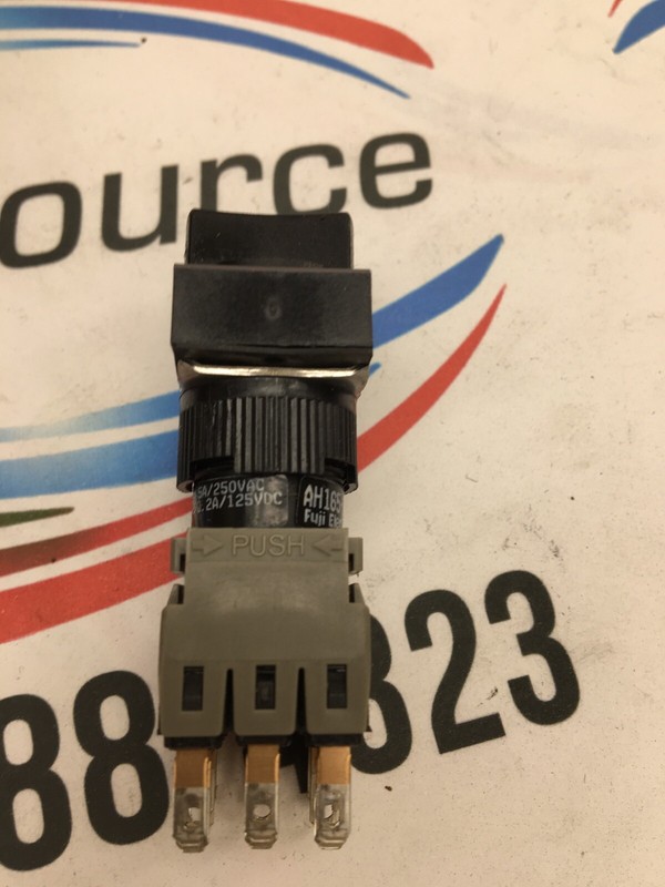 3 Position MAINTAINED Black KNOB 2 NO/2 NC FUJI Electric AH165-P3B22 ...
