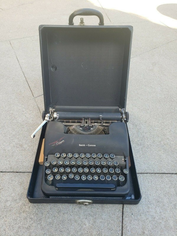 1949 Smith Corona Clipper on the Typewriter Database