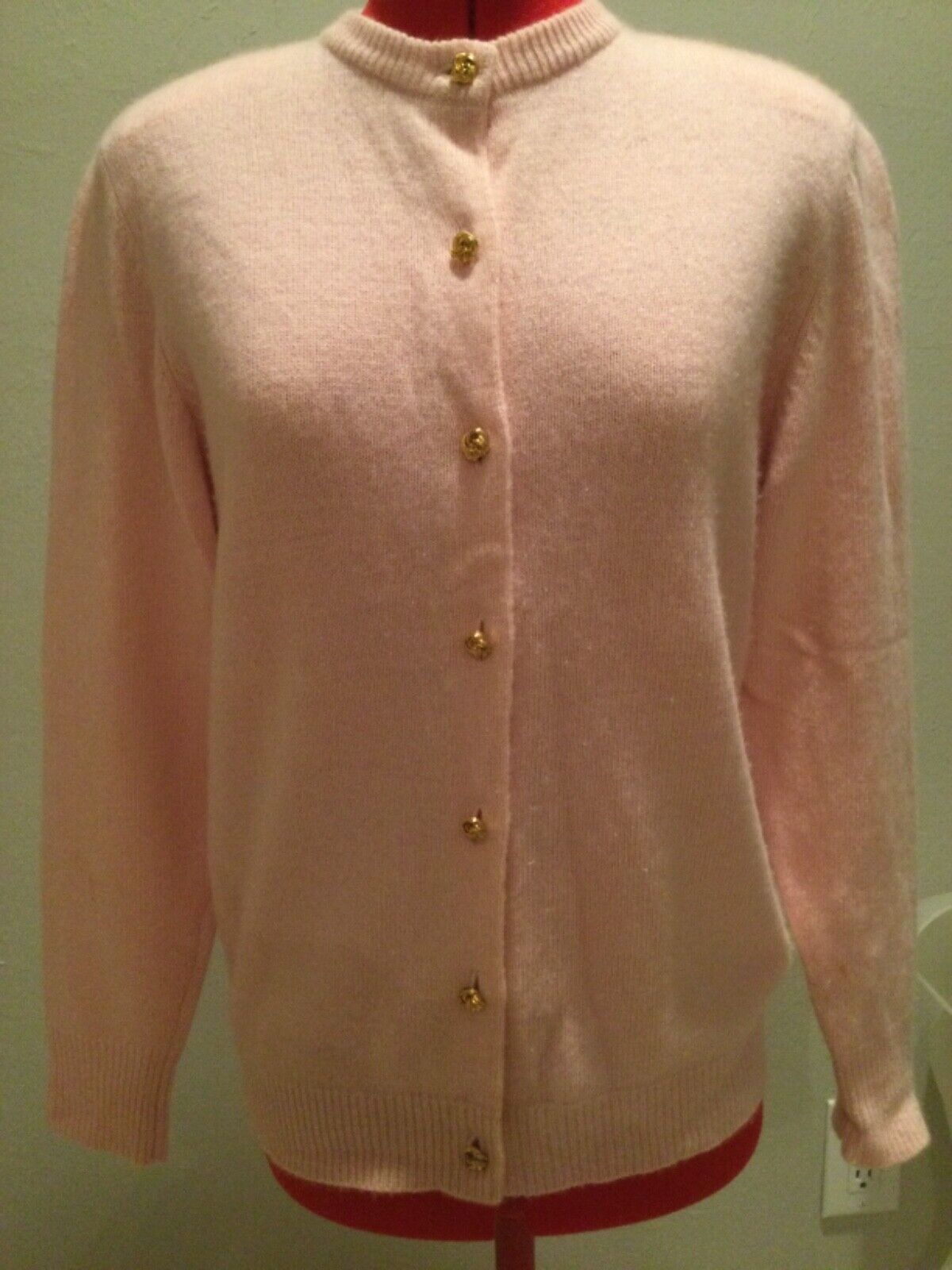 Neiman Marcus Heather Pink 100% Cashmere Cardigan Gold Knot Neiman Marcus Heather Pink 100% Cashmere Cardigan Gold Knot