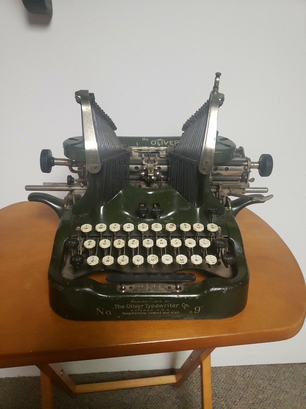 Oliver typewriter photos of Oliver 9 by year then serial number by date