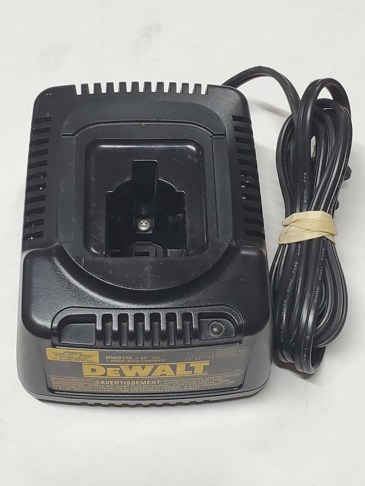 DEWALT DW9116 7.2V 18V BATTERY CHARGER Ni Cd ONE HOUR CHARGER F6.4