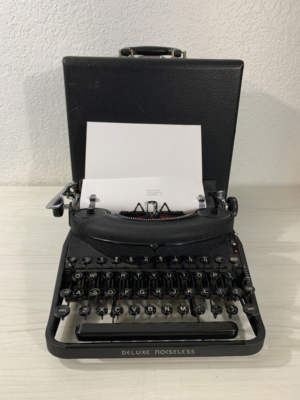 1940 Remington Deluxe Noiseless on the Typewriter Database