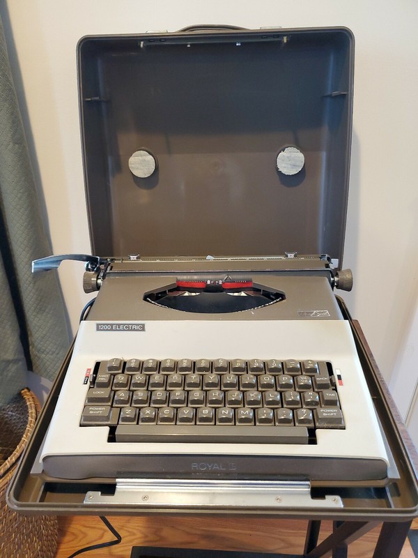 197X Royal 1200 Electric on the Typewriter Database