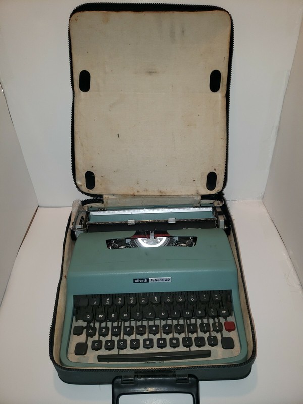 19xx Olivetti Lettera 10 on the Typewriter Database