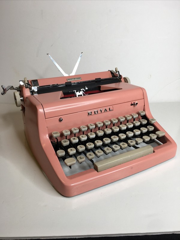 1958 Royal Quiet De Luxe on the Typewriter Database