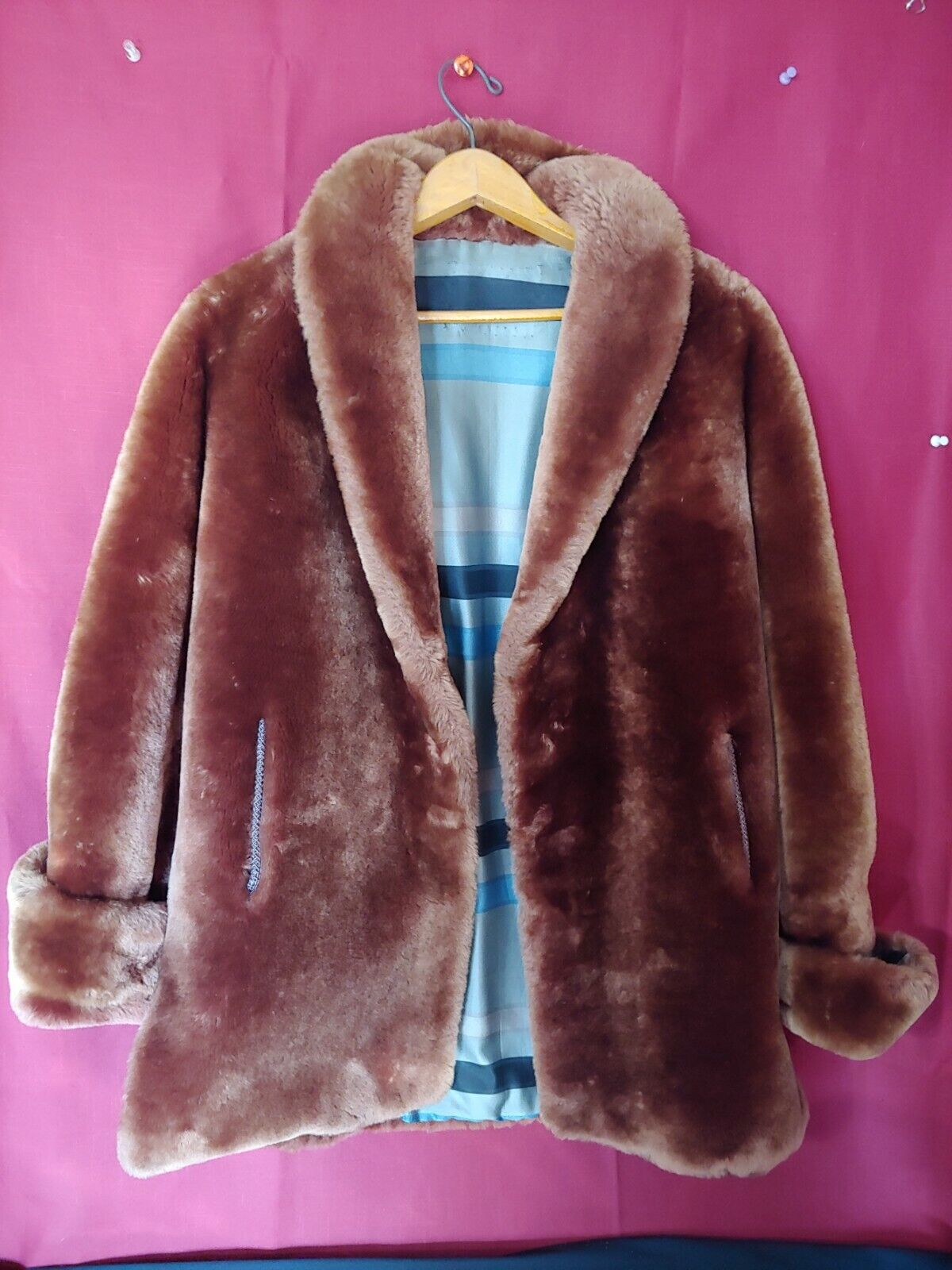 Mouton Dyed Lamb Fur Coat de Mode Par Moulieres Paris Mouton Dyed Lamb Fur Coat de Mode Par Moulieres Paris