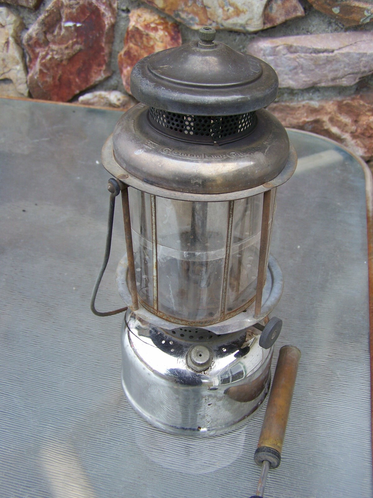 Vintage Coleman Quick Lite Lantern With Mica Globe & Hand PumpのeBay公認海外通販｜セカイモン