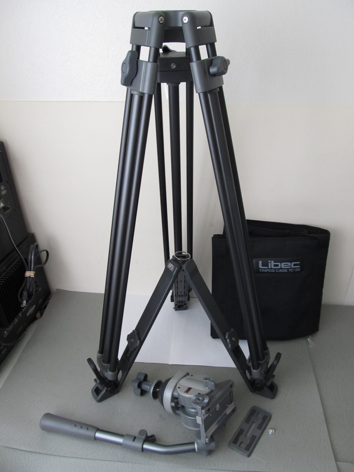 Libec T57 2 Stage Aluminum Tripod Legs w/ H50 Fluid Head, QR, Spreader, CaseのeBay公認海外通販｜セカイモン