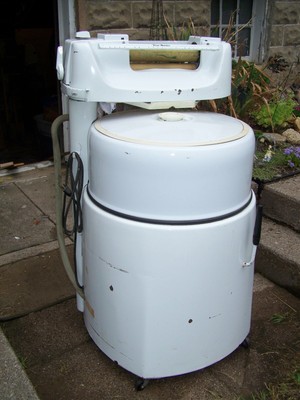 Home & Hearth - Wringer Washer