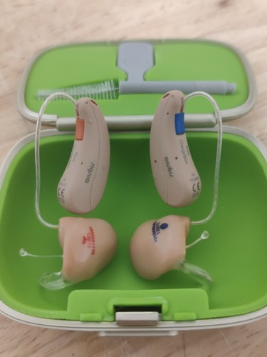 Pair of Signia Pure Charge & Go 7NX