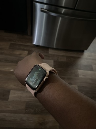 Apple Watch Series 5 40mm (GPS + Cellular) Aluminum Case Apple Watch Series 5 40mm (GPS + Cellular) Aluminum Case
