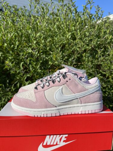 NEW Nike Dunk Low LX Pink Foam Suede Women's Size 6W / 4.5Y NEW Nike Dunk Low LX Pink Foam Suede Women's Size 6W / 4.5Y