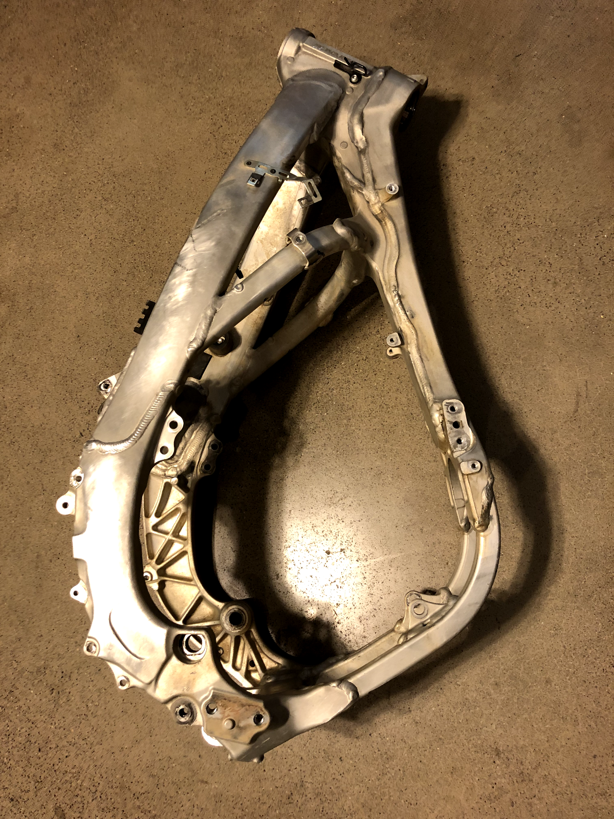 20 YAMAHA YZ450F YZ 450F MAIN FRAME CHASSIS W/T FITS 2020 2021 2022 2023