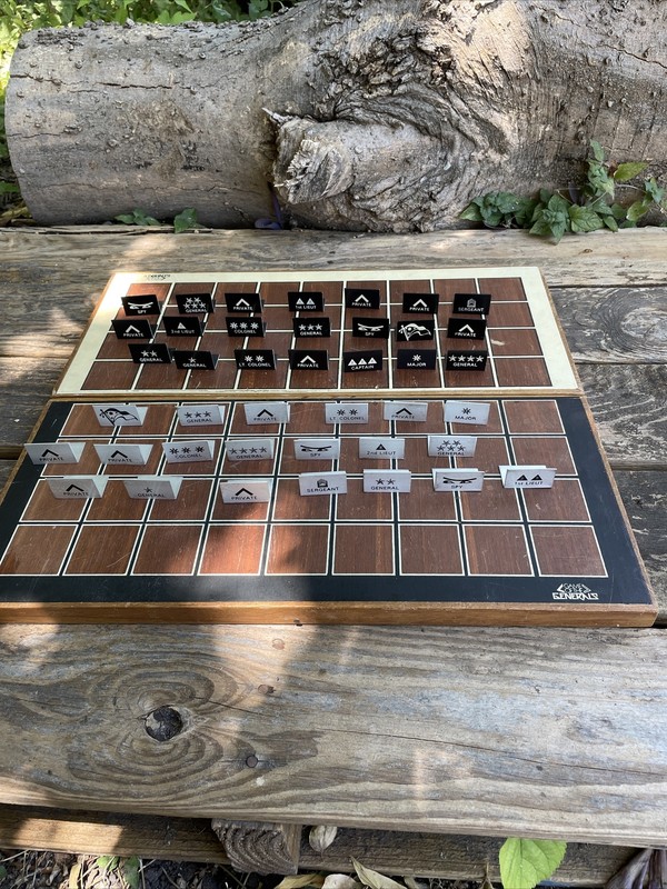 Game of the Generals – Board Game Guys