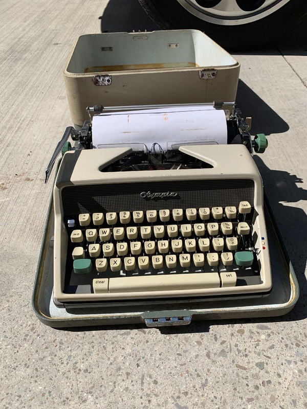 1962 Olympia SM7 on the Typewriter Database