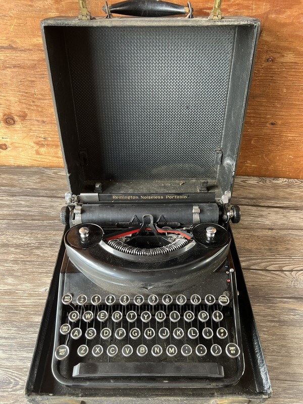 1933 Remington Noiseless Portable on the Typewriter Database