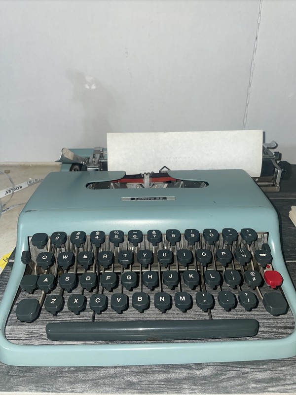 1953 Olivetti Lettera 22 on the Typewriter Database