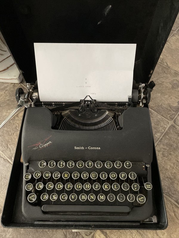 1961 Smith Corona Clipper on the Typewriter Database