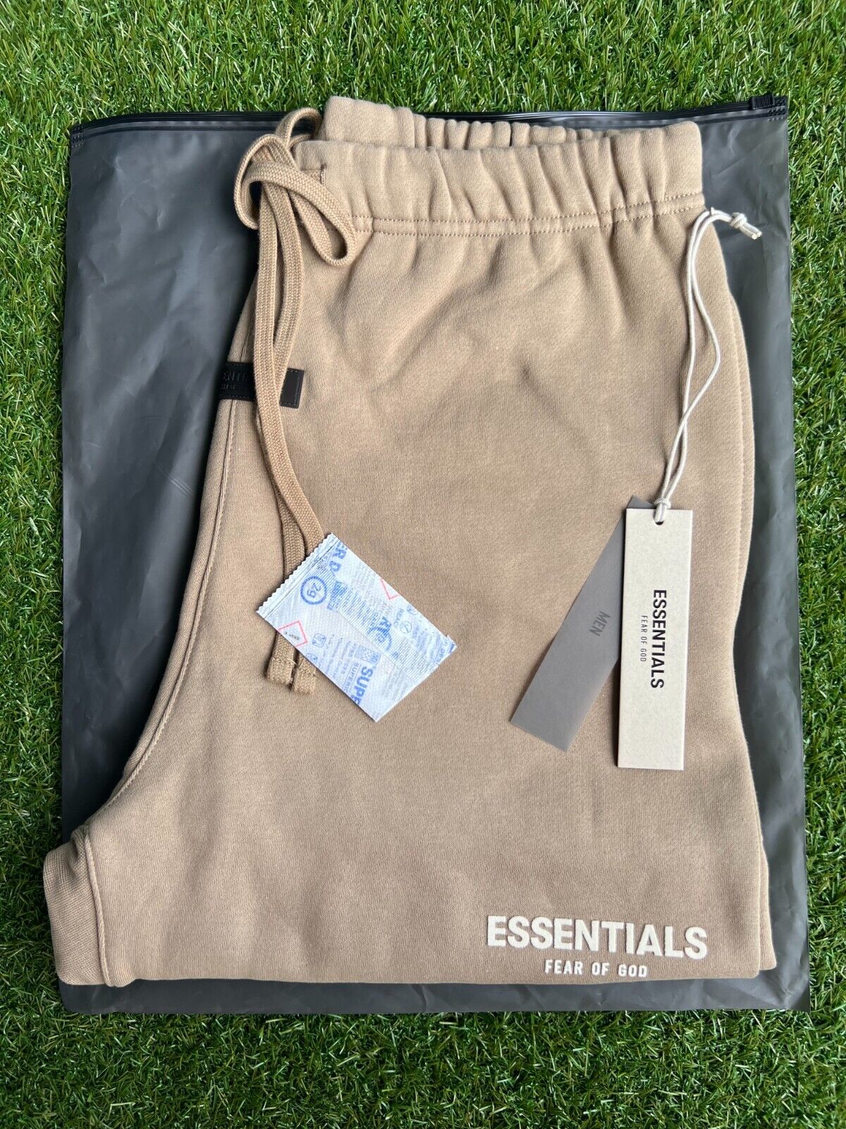 Fear of God Essentials FOG Sweat shorts Oak Size S NEW, SS22 Fear of God Essentials FOG Sweat shorts Oak Size S NEW, SS22