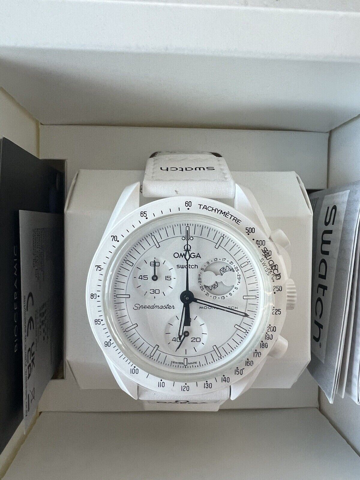 Swatch x Omega Snoopy White | Mission To the Moonphase Swatch x Omega Snoopy White | Mission To the Moonphase