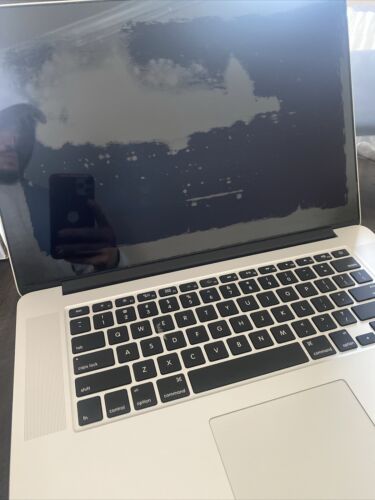 MacBook Pro 15 Inch 1 TB SSD 16 GB i7 3.40Ghz Apple Retina MacBook Pro 15 Inch 1 TB SSD 16 GB i7 3.40Ghz Apple Retina