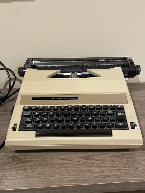 Sears typewriter photos of Sears 161 by year then serial number by date