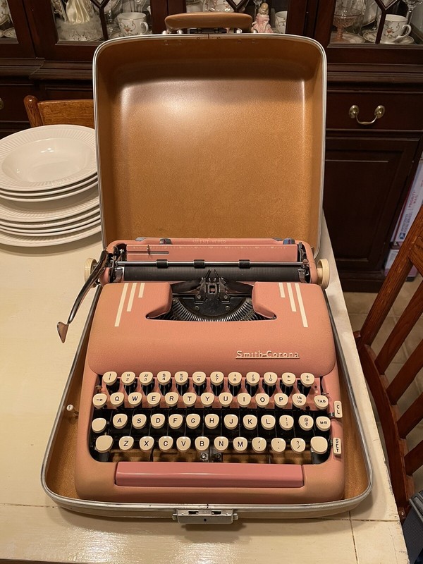 1956 Smith Corona Clipper on the Typewriter Database