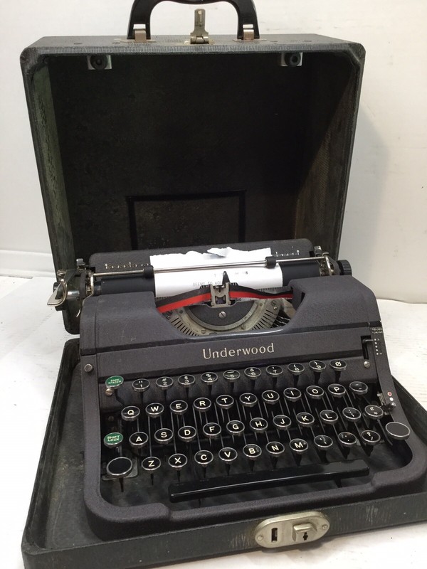 1928 Underwood Portable 4 Bank on the Typewriter Database