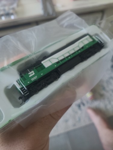 N Scale Arnold HN2317 GE U28C BN Burlington Northern Rd# 5666 DCC ReadyのeBay公認海外通販｜セカイモン