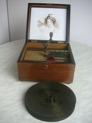 Musical Instruments (Pre-1930) - Music Box