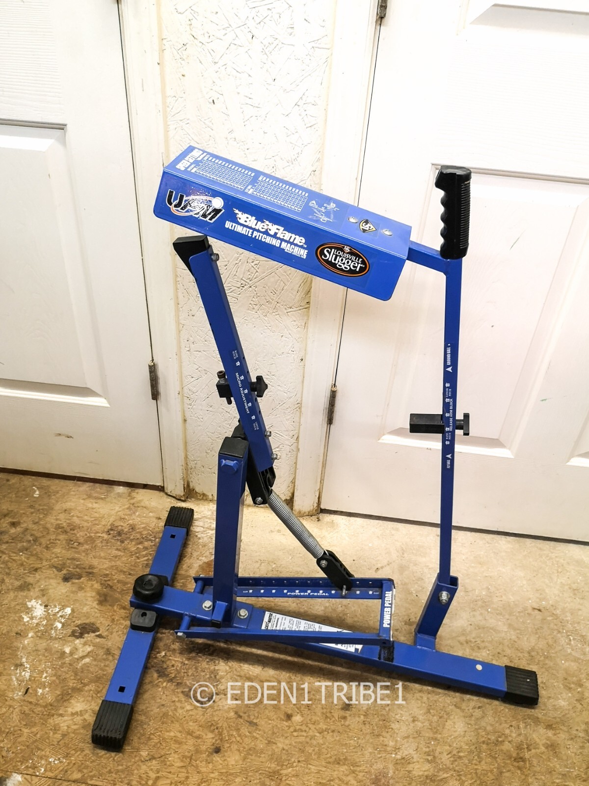 Louisville Slugger Blue Flame Ultimate Pitching Machine Louisville Slugger Blue Flame Ultimate Pitching Machine