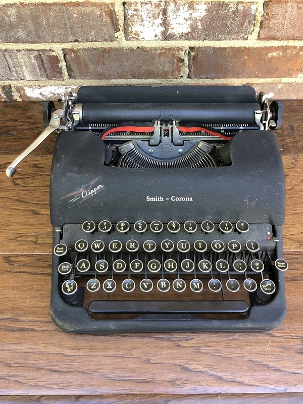 1968 Smith Corona Clipper on the Typewriter Database