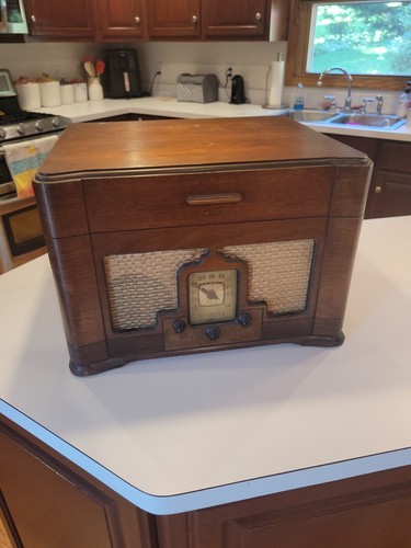 Vintage Detrola Tube Radio Record Player Chassis Model