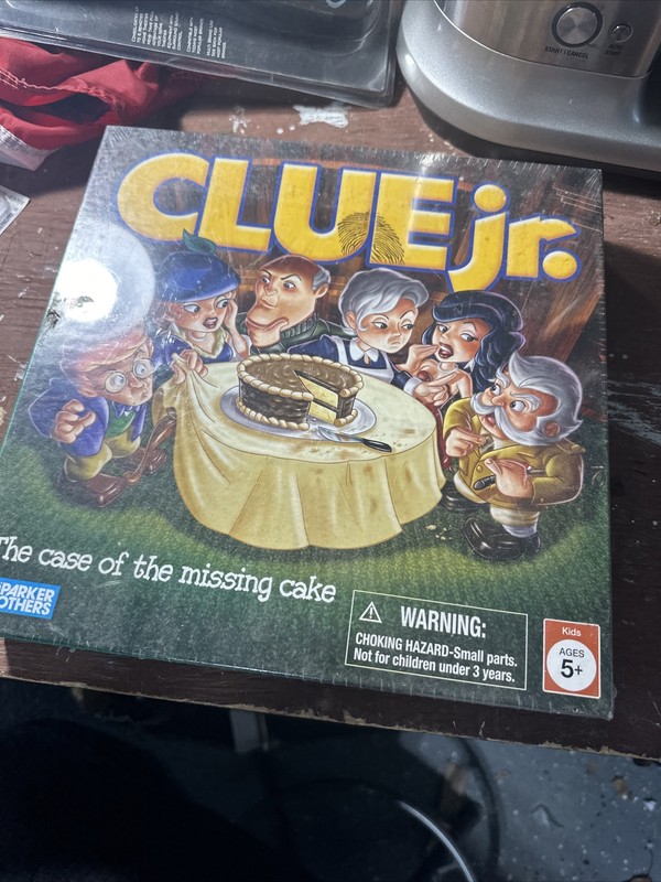 Clue Jr.: The Case of the Missing Cake (2003) Board Game – Board Game Guys