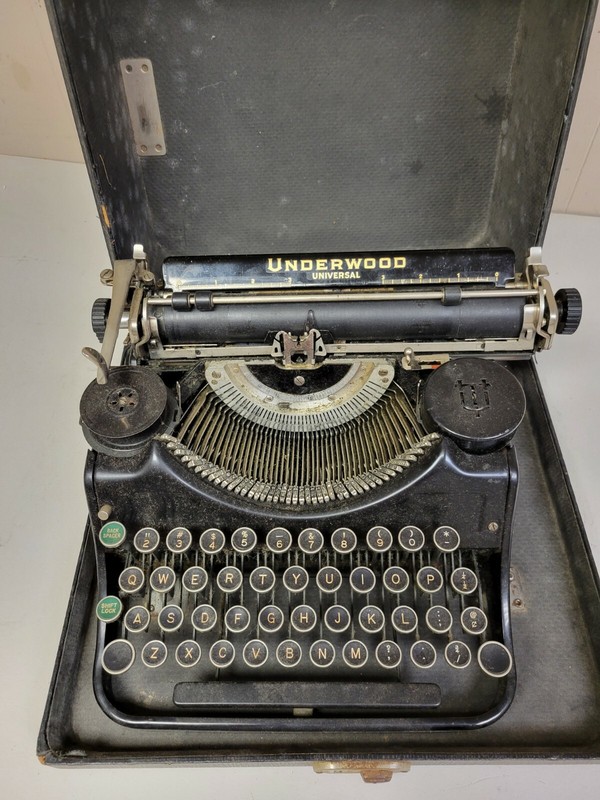 Underwood typewriter photos of Underwood Universal by year then serial ...