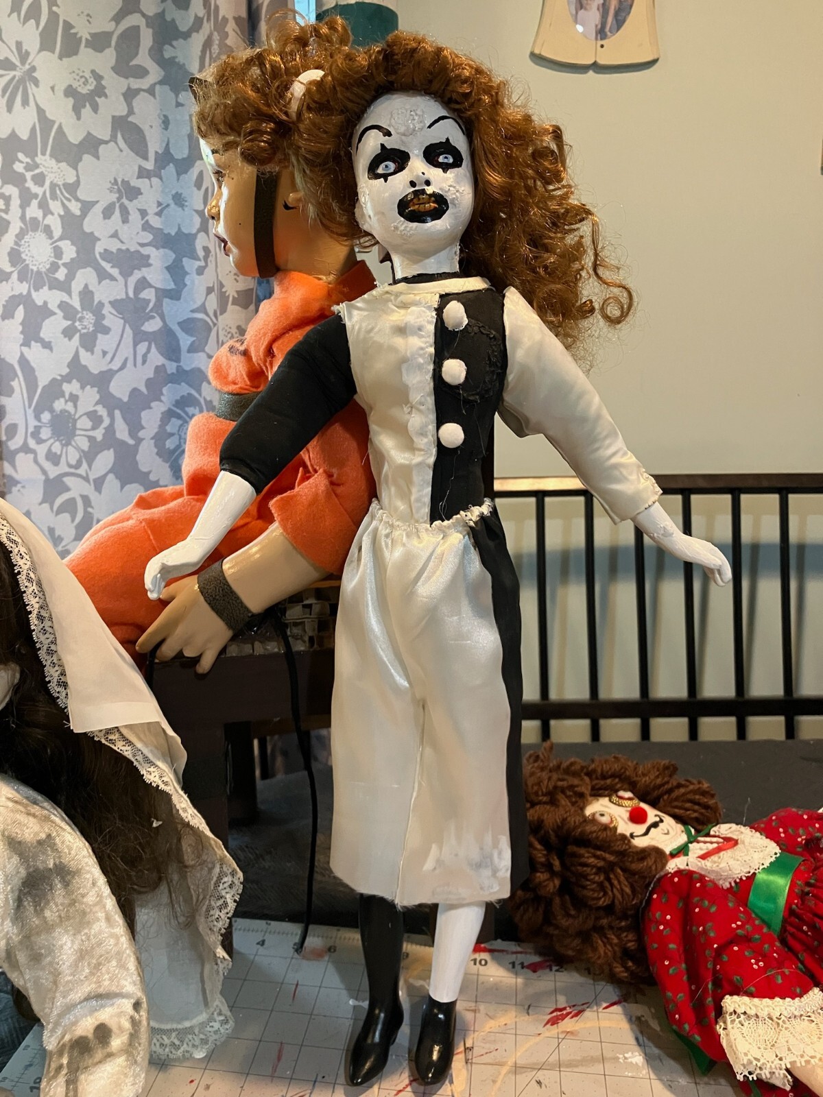 TERRIFIER ART THE CLOWN PALE GIRL SIDEKICK OOAK DOLL HORROR TERRIFIER ART THE CLOWN PALE GIRL SIDEKICK OOAK DOLL HORROR