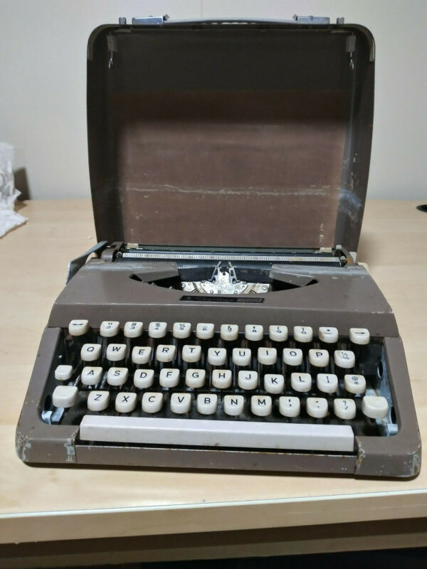 1963 Montgomery Ward Signature 100 on the Typewriter Database 1963 Montgomery Ward Signature 100 on the Typewriter Database