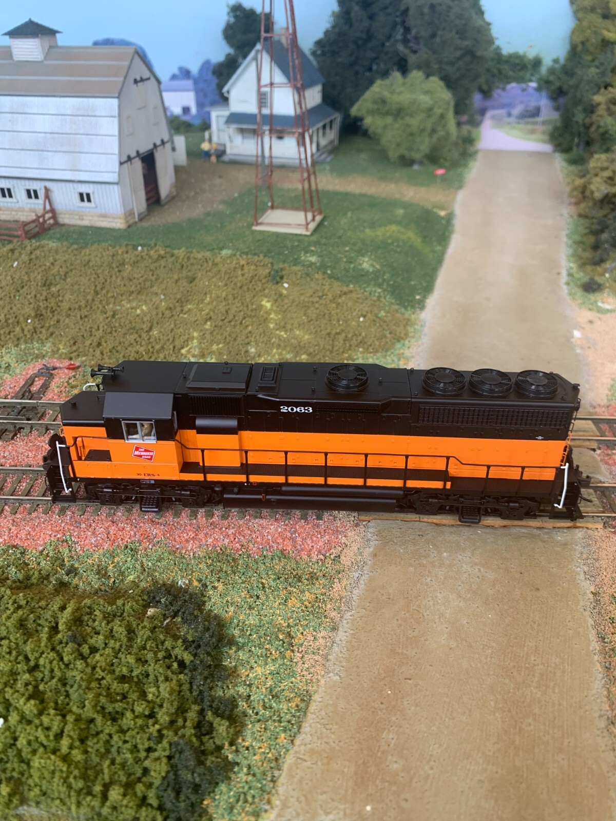 HO Atlas Master GP40 Milwaukee Road # 2063. Item # 9748. DCC equipped. IOBのeBay公認海外通販｜セカイモン