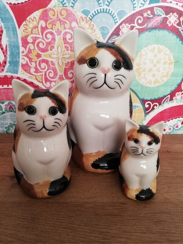 Family Trio Quail Cat Figurines Tortoiseshell & White Splodge 6" 4" 3"の ...