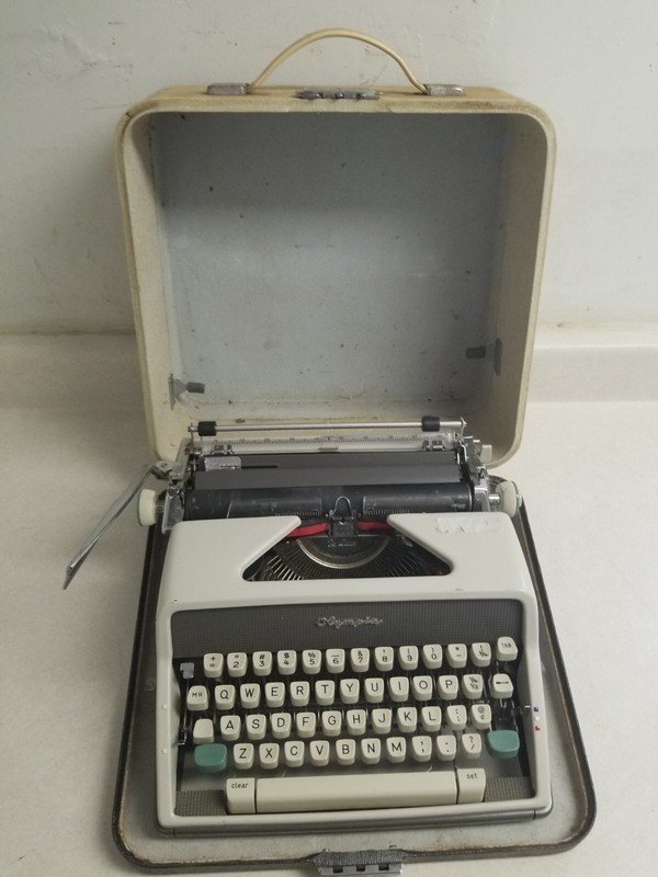 1962 Olympia SM7 on the Typewriter Database