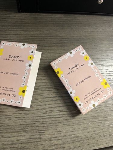 MARC JACOBS DAISY EAU SO FRESH EDT 1.2ml .04fl oz x 3 PERFUME SPRAY ...