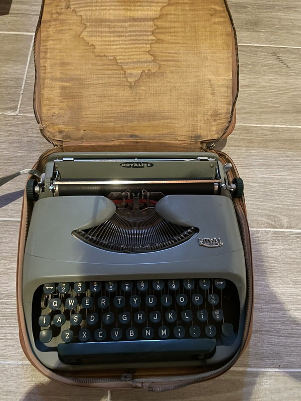 1961 Royal Royalite on the Typewriter Database