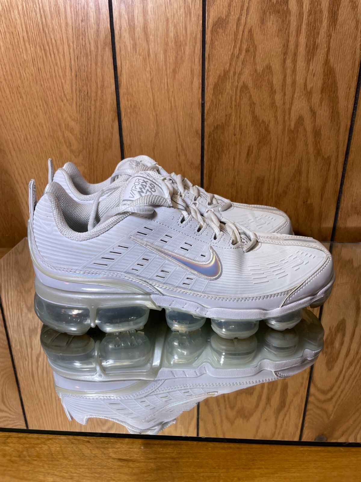Nike Air VaporMax 360 Triple White Metallic Iridescent US 8 Nike Air VaporMax 360 Triple White Metallic Iridescent US 8