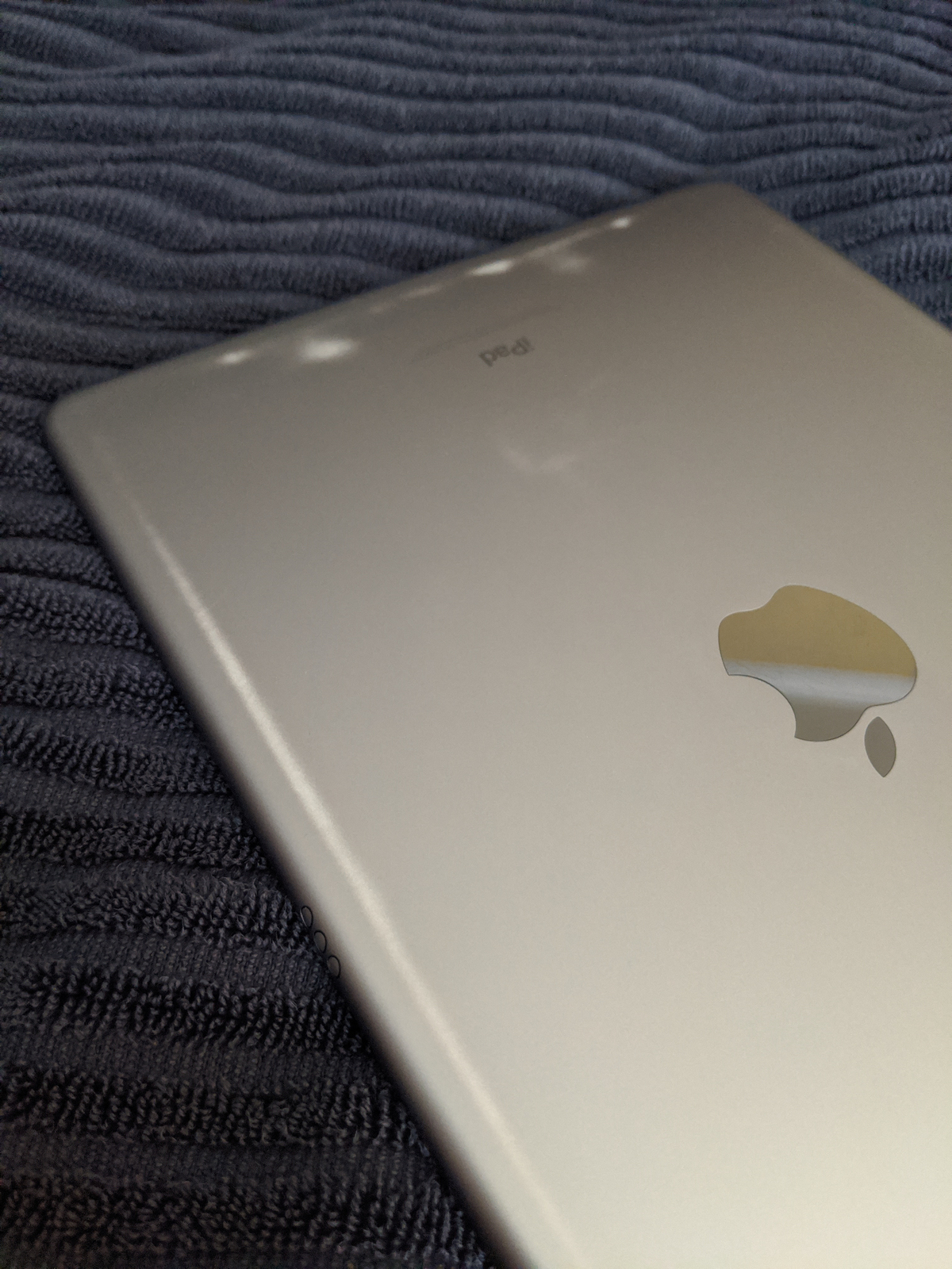 Apple iPad Pro 1st Gen 256GB, Wi-Fi, 10.5in - Space Gray Apple iPad Pro 1st Gen 256GB, Wi-Fi, 10.5in - Space Gray
