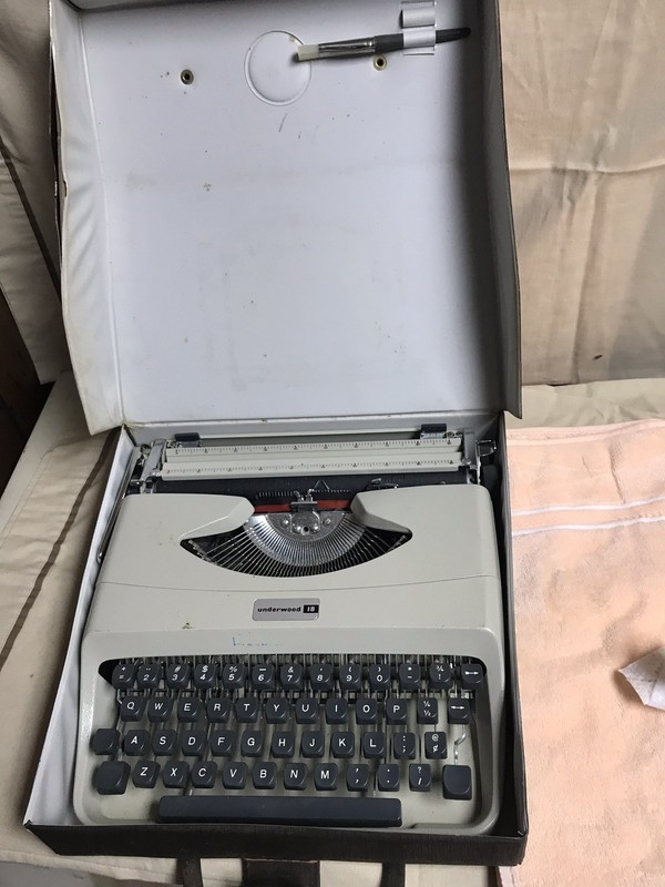Underwood typewriter photos of Underwood 18 by year then serial number ...