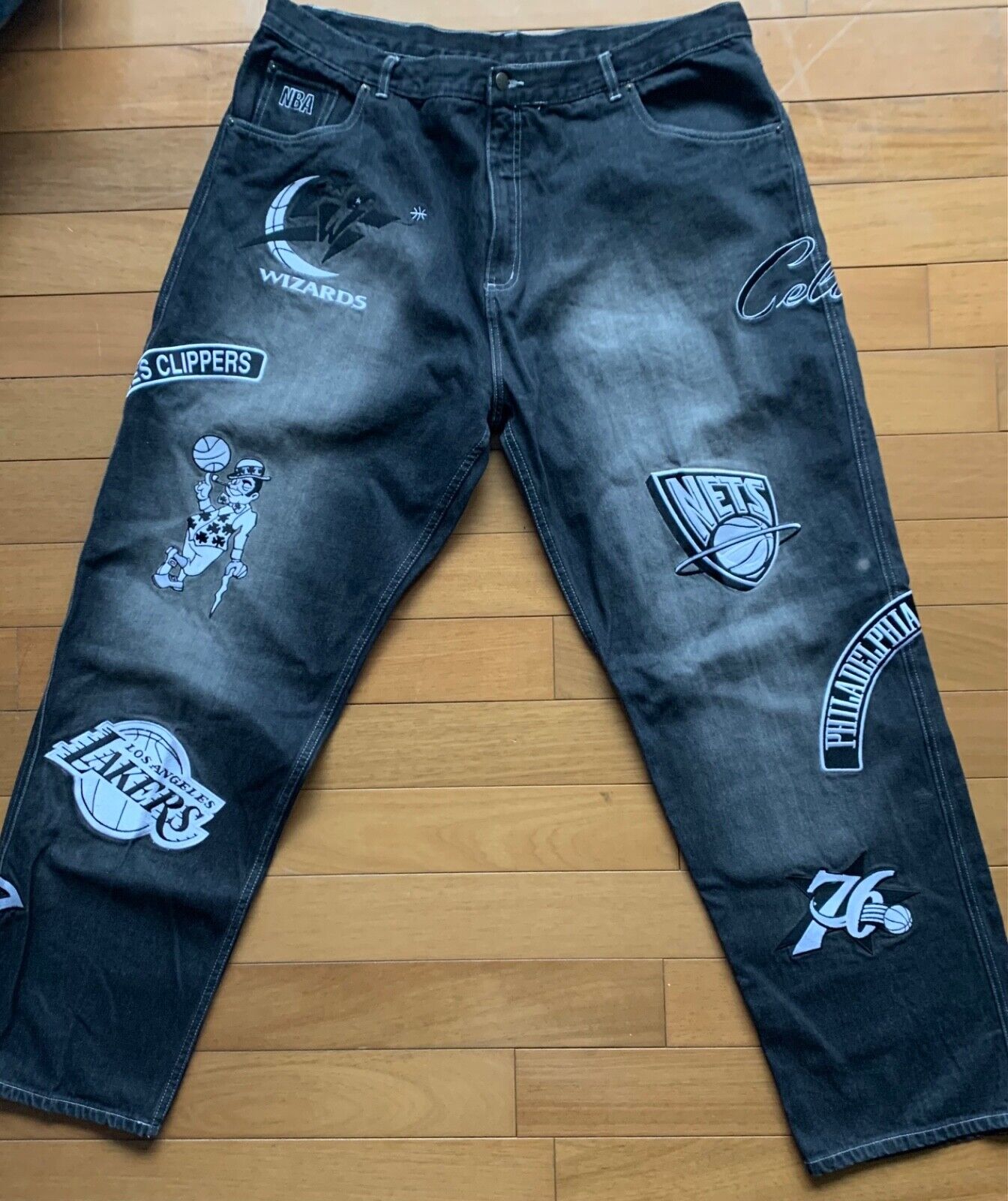 VTG UNK NBA Patch Jeans Black Big Patch Sz 42 x 34L Lakers VTG UNK NBA Patch Jeans Black Big Patch Sz 42 x 34L Lakers